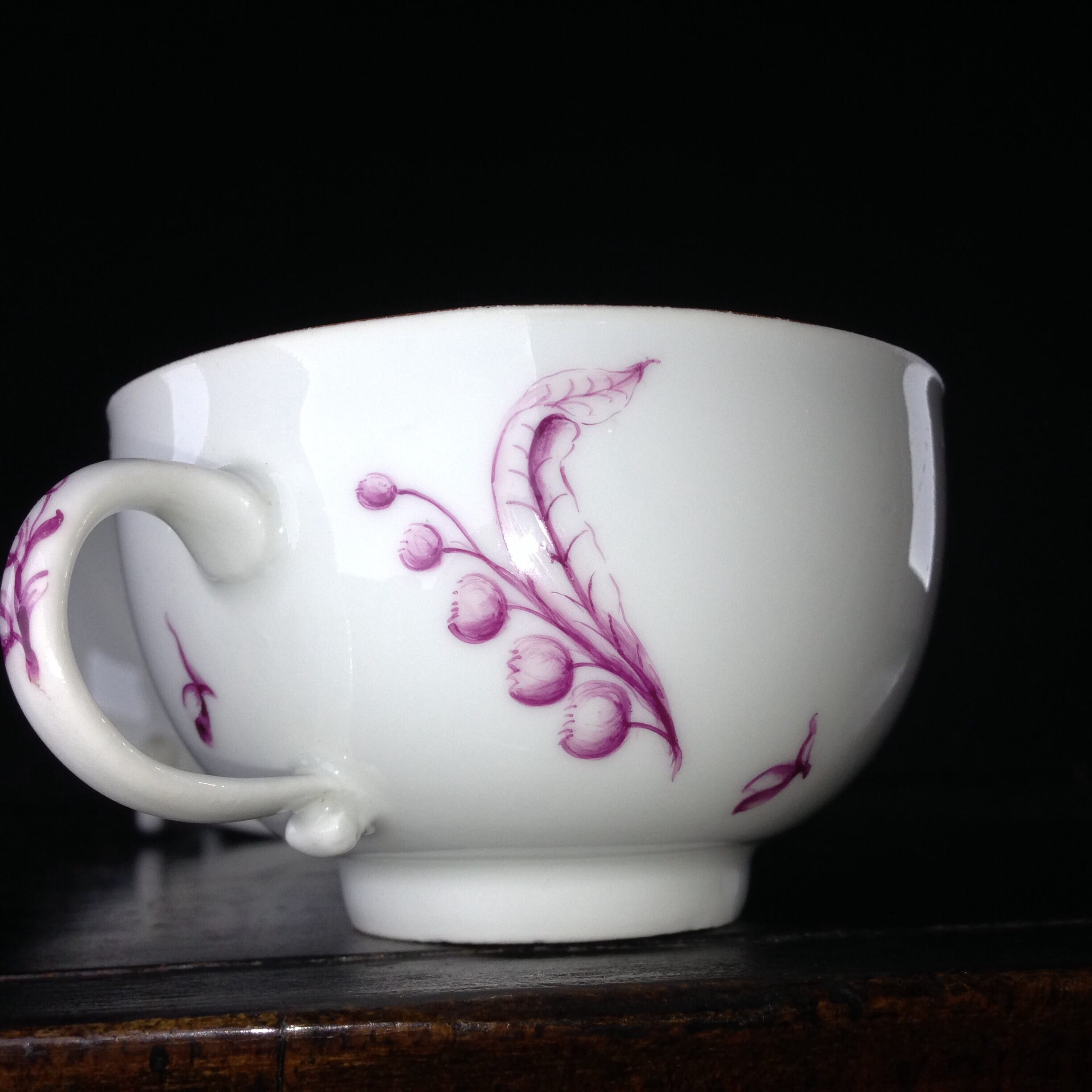Meissen cup & saucer painted with purple flowers, C. 1750 -2131 ...