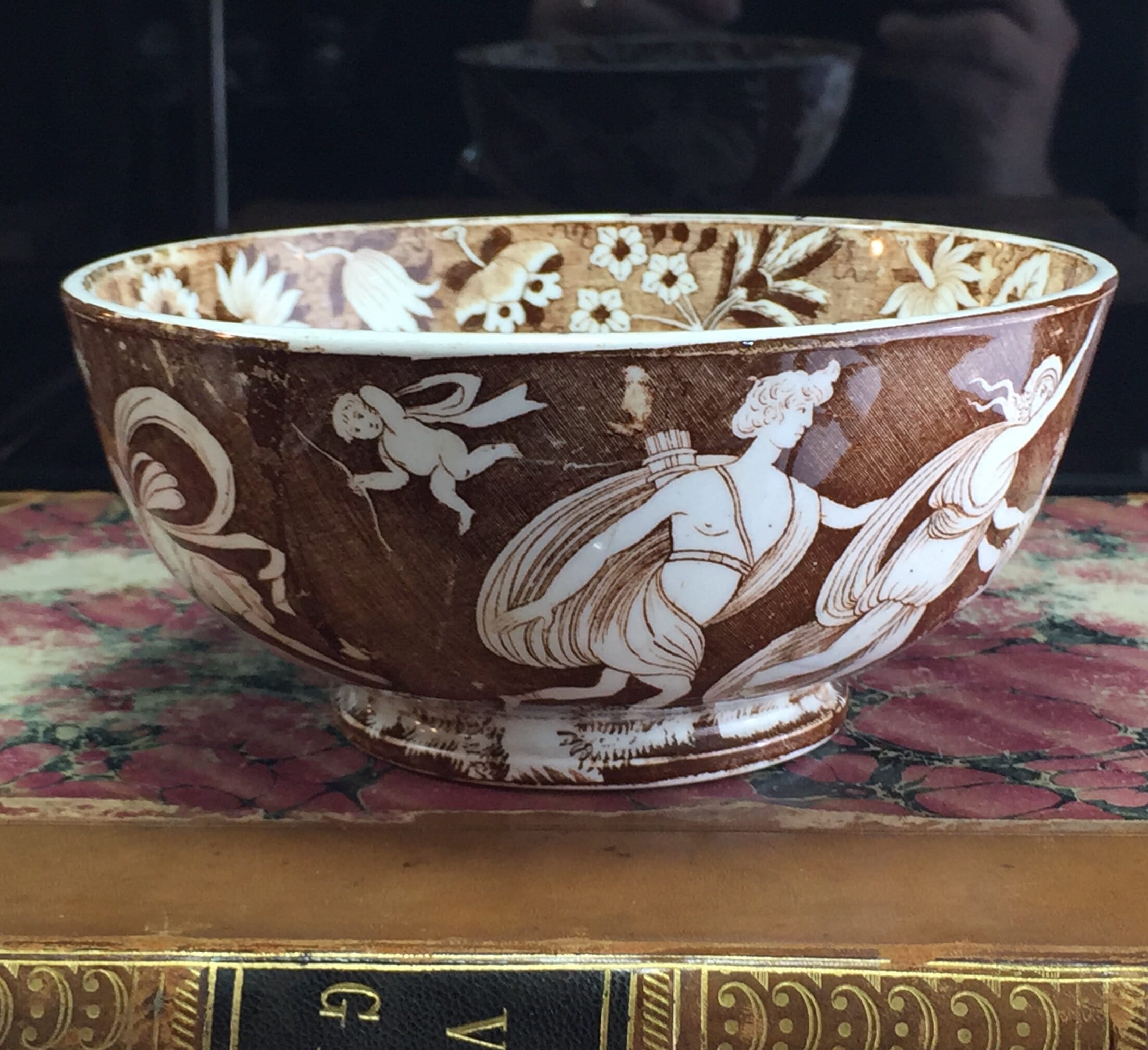 Copeland classical bowl ‘Love Chase’ pattern in brown, c.1850-16059 ...