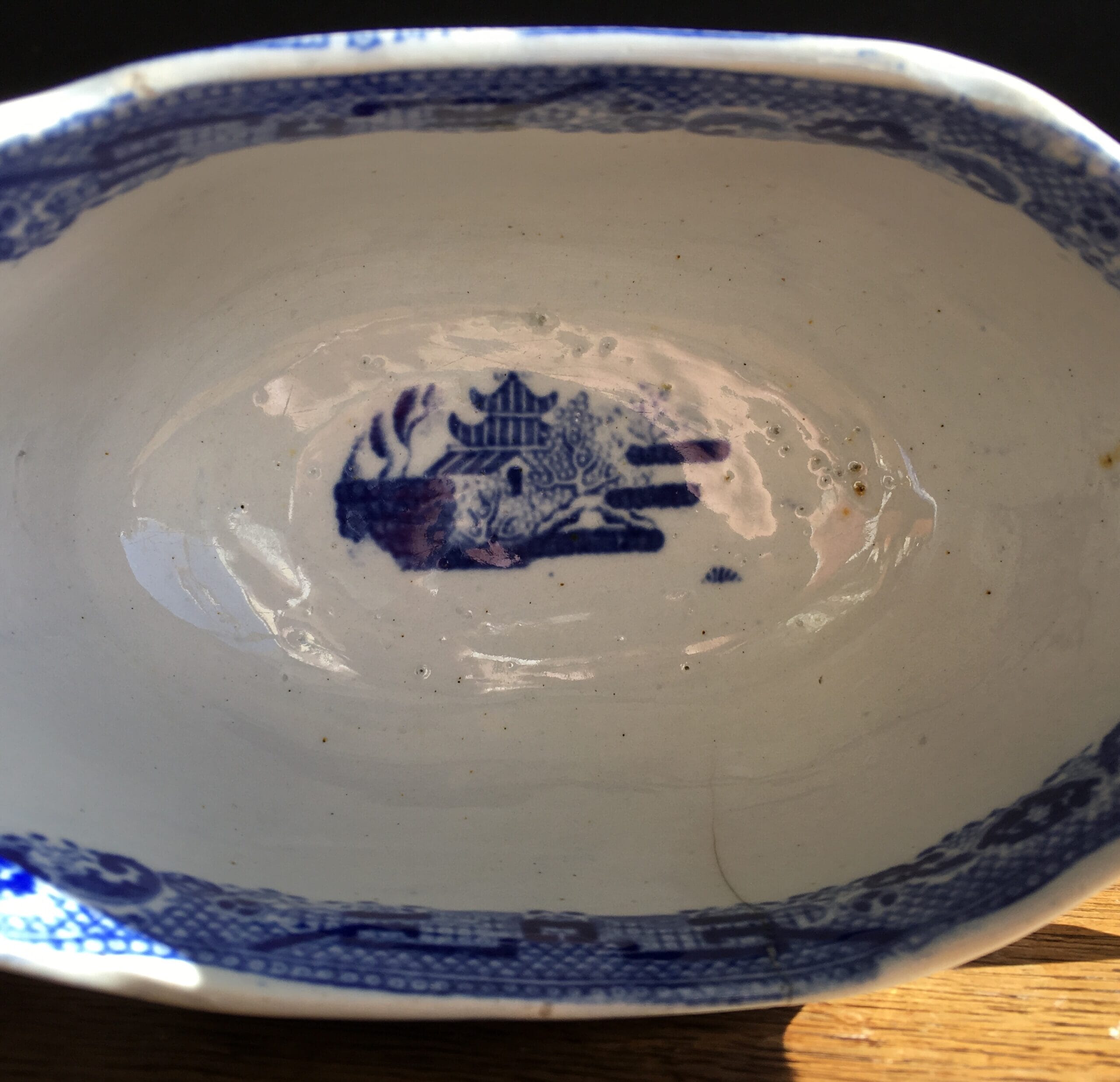 Willow pattern sauce boat, Staffordshire Pottery circa 1850-16920 ...
