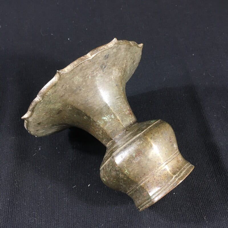 Indian bronze spittoon, 16th-17th century -26673 – Moorabool Antique ...